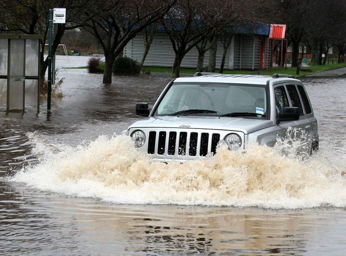 Inundații în București. Pompierii intervin în peste 40 de locuri ...
