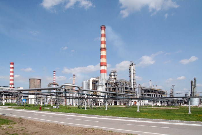 Sechestru asigurator pe conturile Petrotel Lukoil : Europa FM