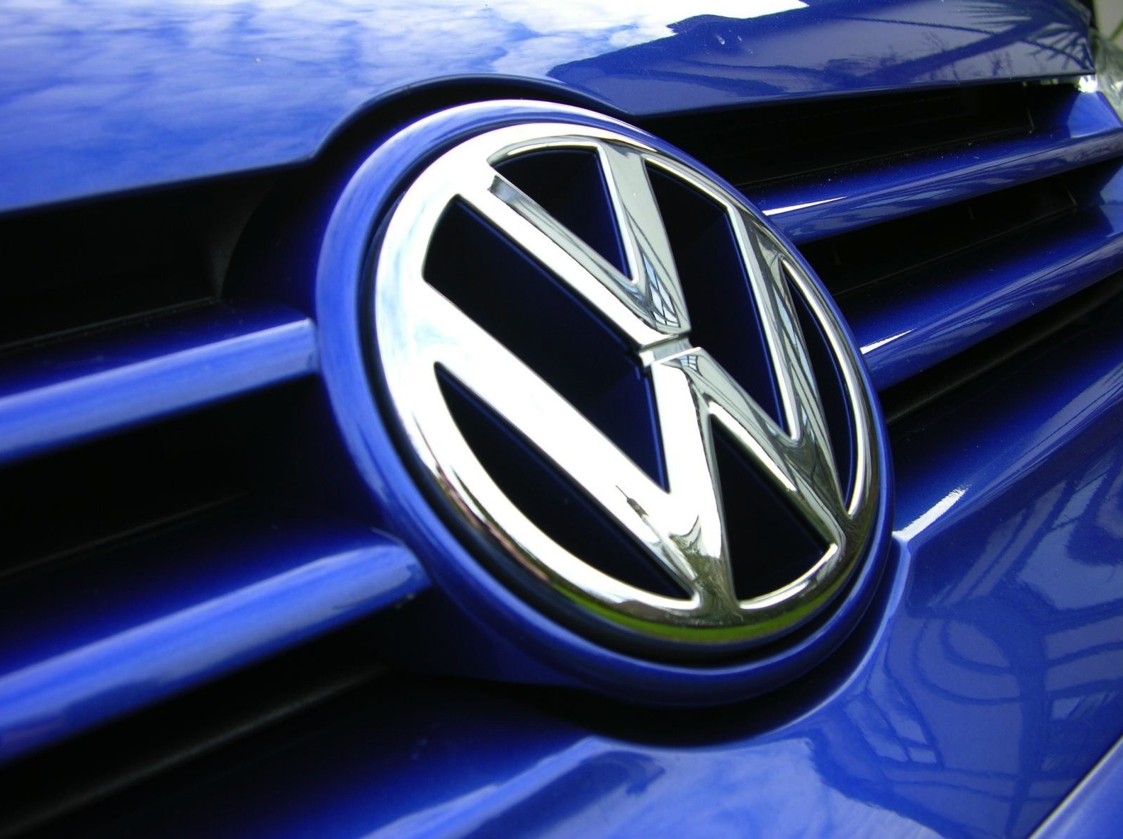 DEȘTEPTAREA: Volkswagen vinde mai mulți cârnați decât mașini : Europa FM