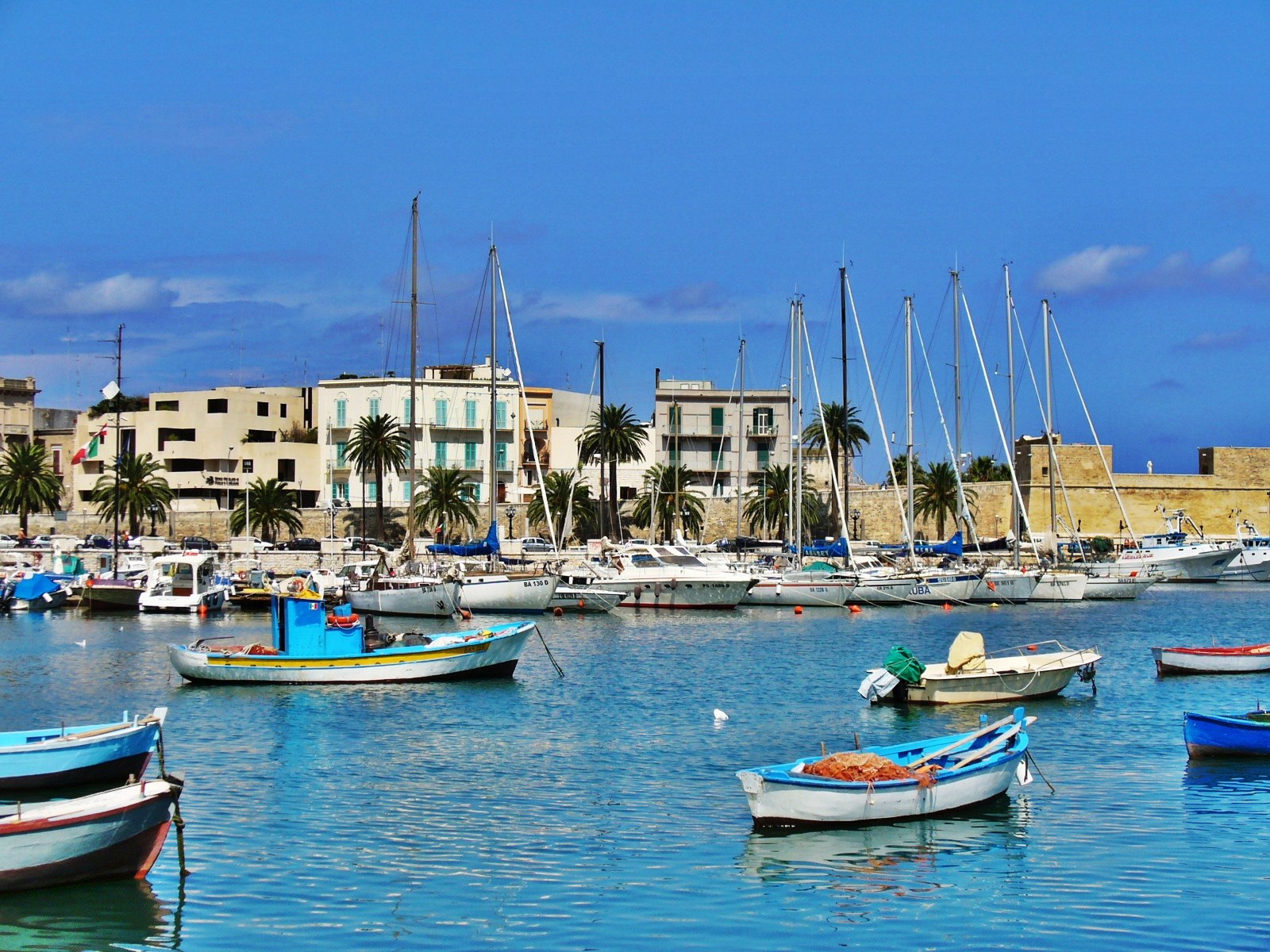 Bari, acasă la Moș Nicolae : Europa FM