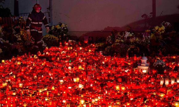 Un an de la tragedia din Colectiv marcat printr-un marș comemorativ și ...