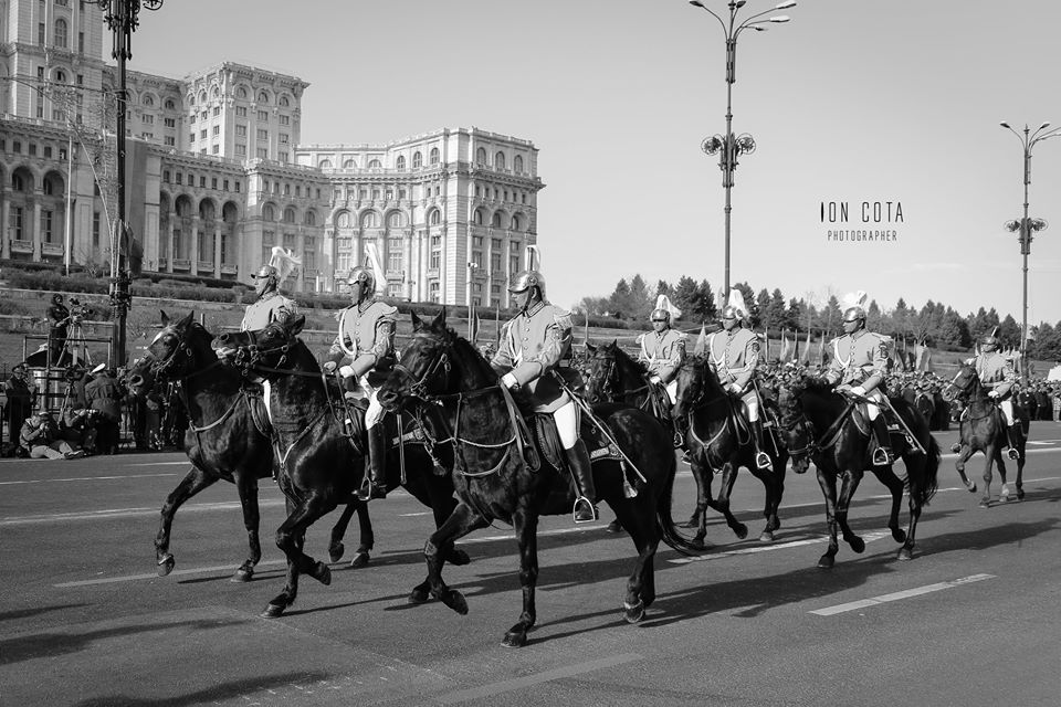 Parada de 1 Decembrie în alb-negru – GALERIE FOTO : Europa FM