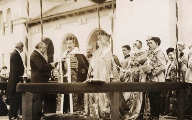 Ziarul “Adeverul” din 16 octombrie 1922, care anunţa încoronarea ...