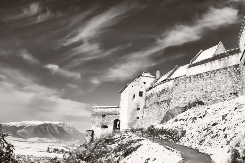 Cetatea Râșnov, unul dintre cele mai frumoase castele din lume pe timp ...