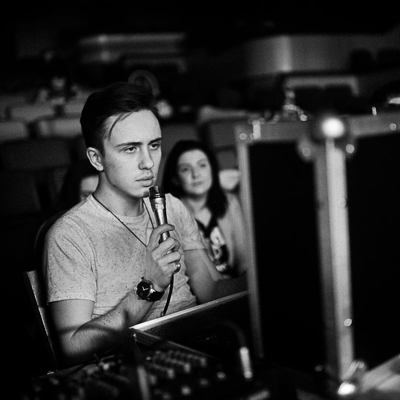 Regizorul Roman Burlaca a gândit un serial Carla’s Dreams – VIDEO ...