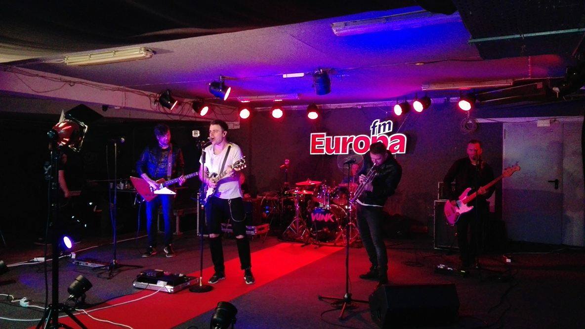 Vunk cântă live piesa “Iubeşte-mă de tot” – VIDEO : Europa FM