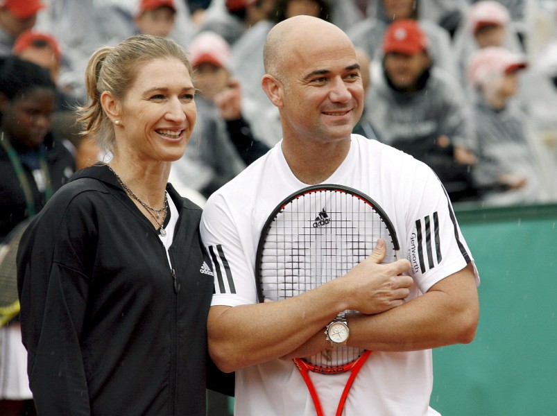 Simona Halep ar putea fi antrenată de Andre Agassi : Europa FM