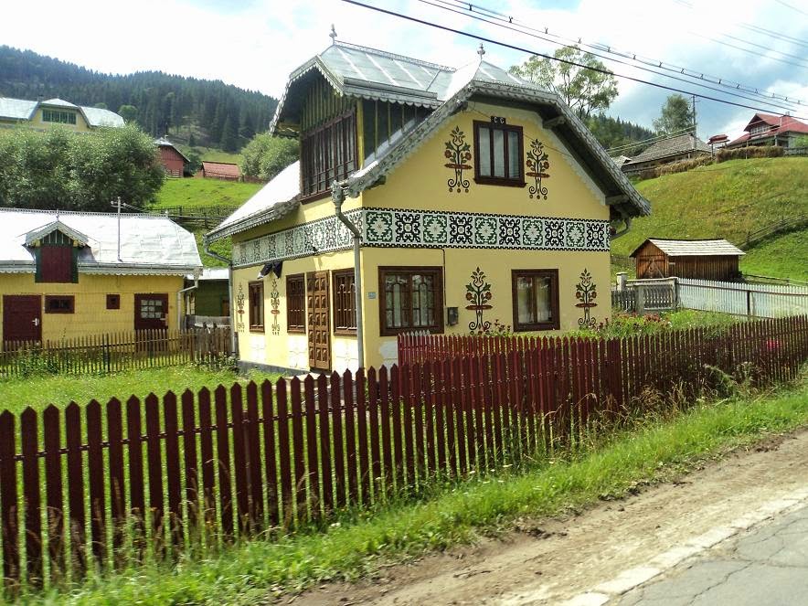 Ciocănești – satul muzeu cu case pictate și muzeu al ouălor încondeiate ...