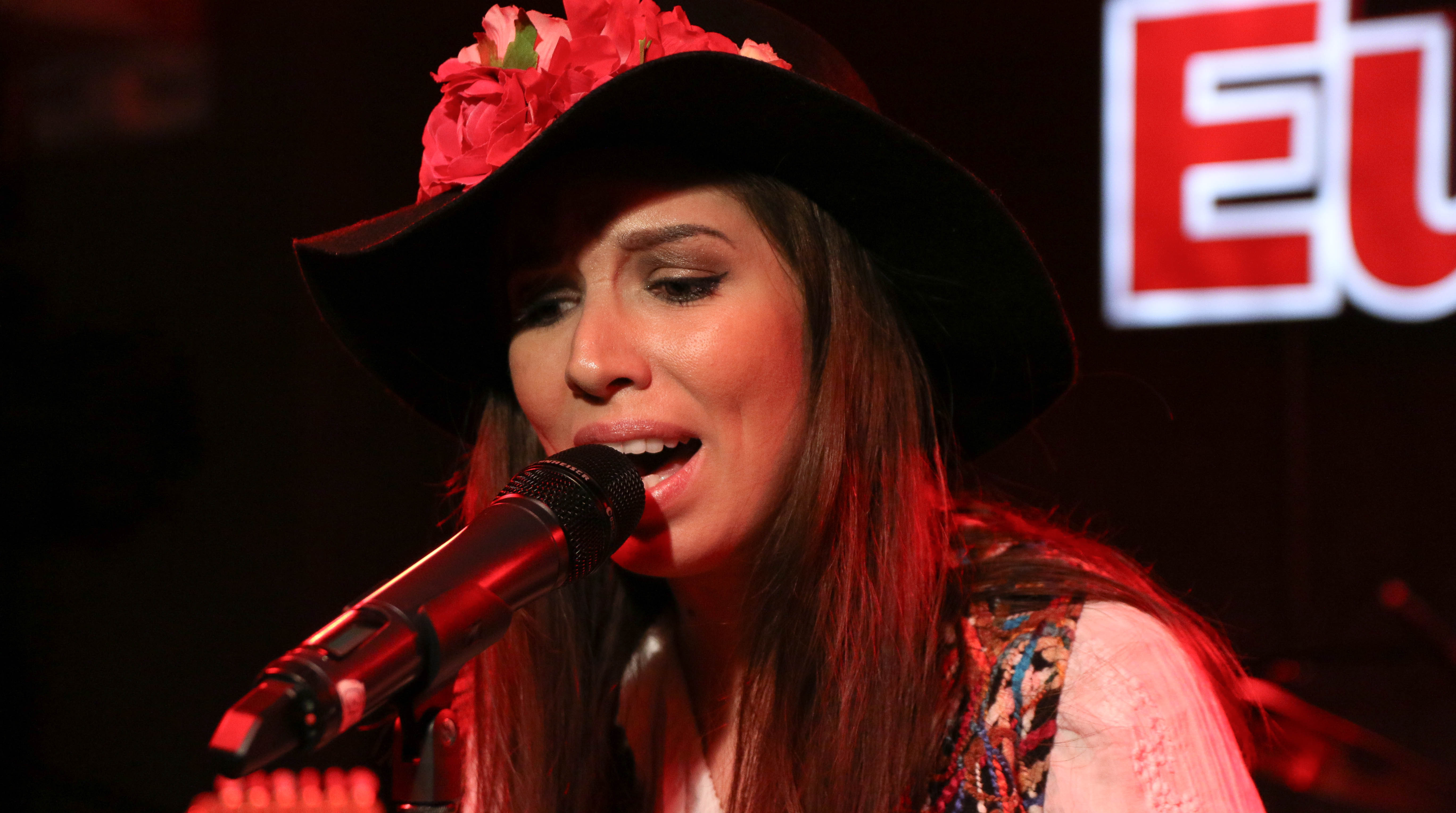 Cristina Bălan – „Final de război ”, live, în Deşteptarea – VIDEO ...