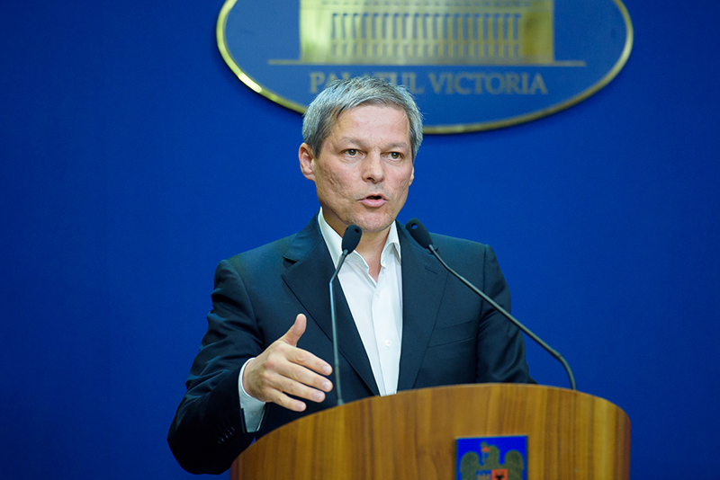 Dacian Cioloş schimbă patru miniştri: Adrian Curaj, Marius Bostan, Dan ...