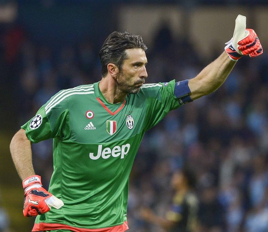 Buffon ar putea apăra poarta Italiei și la 42 de ani : Europa FM
