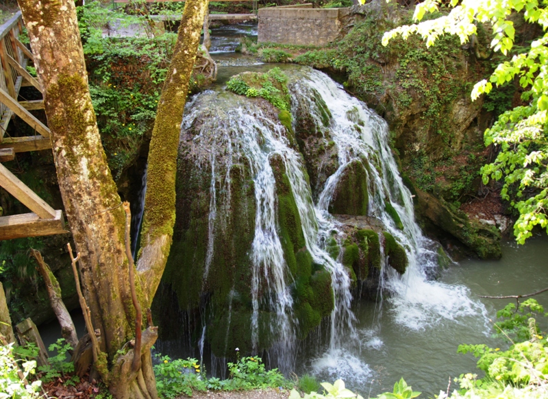 Legenda cascadei Bigăr, locul de intrare în “Tărâmul Regăsirii Dorului ...