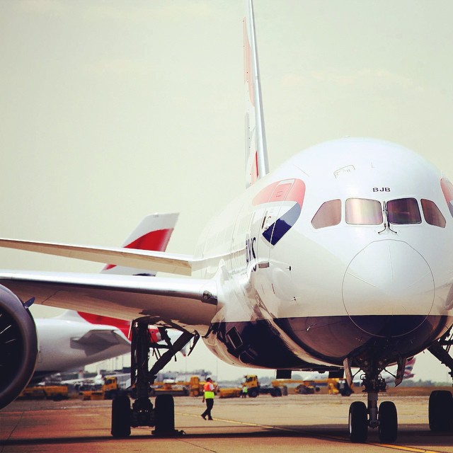 Două avioane s-au ciocnit pe pista aeroportului din Tel Aviv : Europa FM