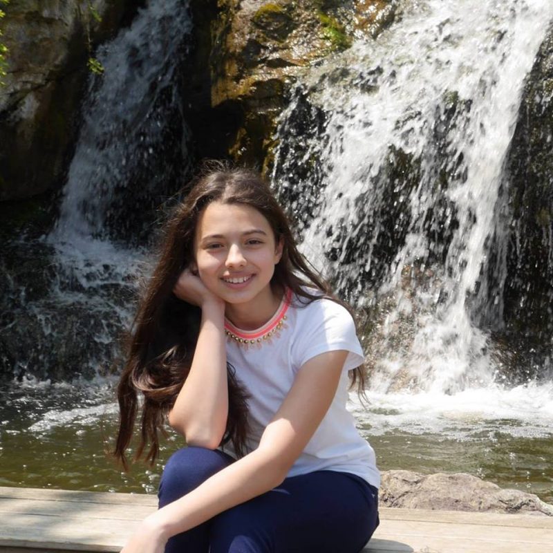 Laura Bretan, o fată de 13 ani din România, a lăsat America fără ...