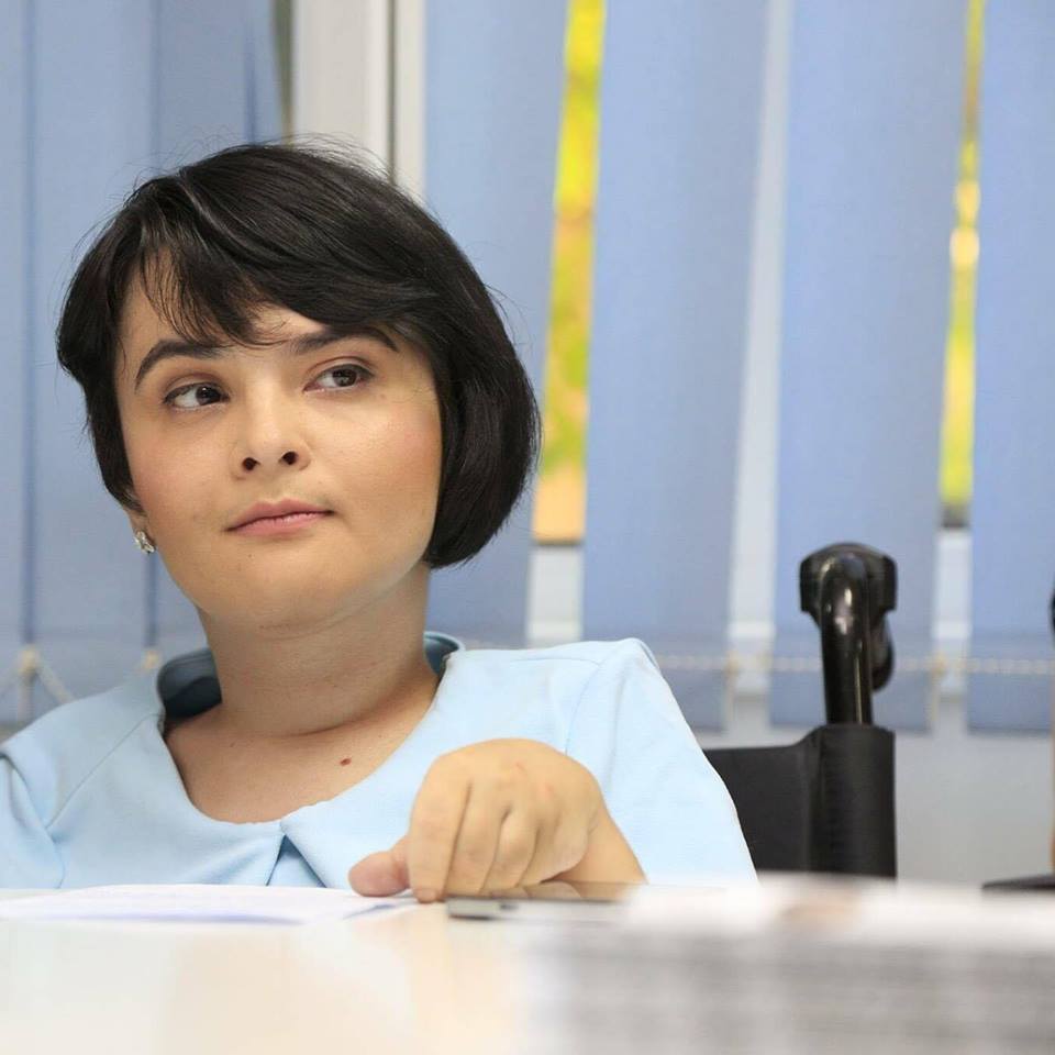 O tânără în căruciorul cu rotile a fost aleasă consilier local la ...