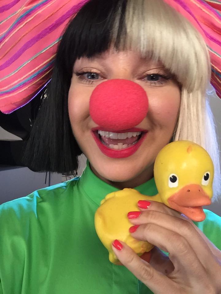 Cine este Sia : Europa FM