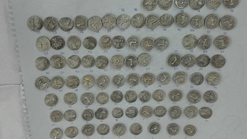 Monede vechi de peste 500 de ani, descoperite de un bucureștean în ...