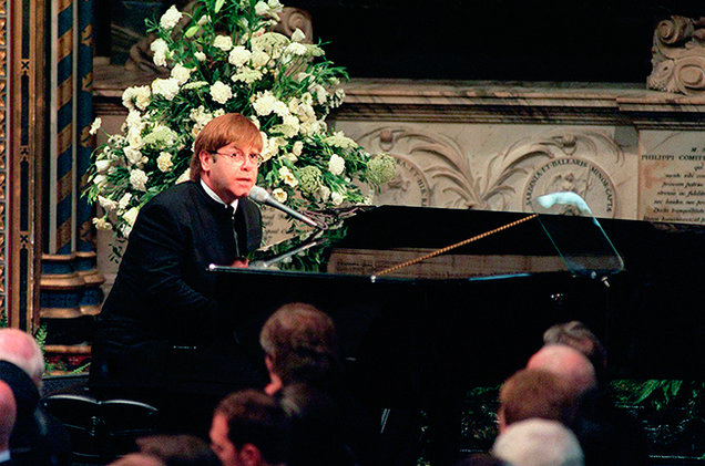 Elton John • Candle in the Wind : Europa FM