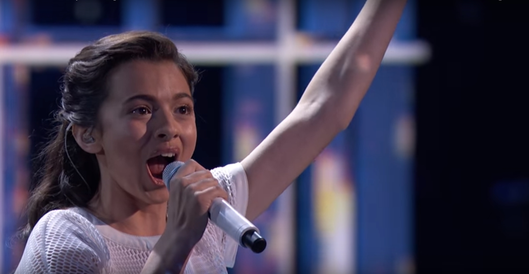 Prestaţia adolescentei Laura Bretan în finala “America’s Got Talent ...