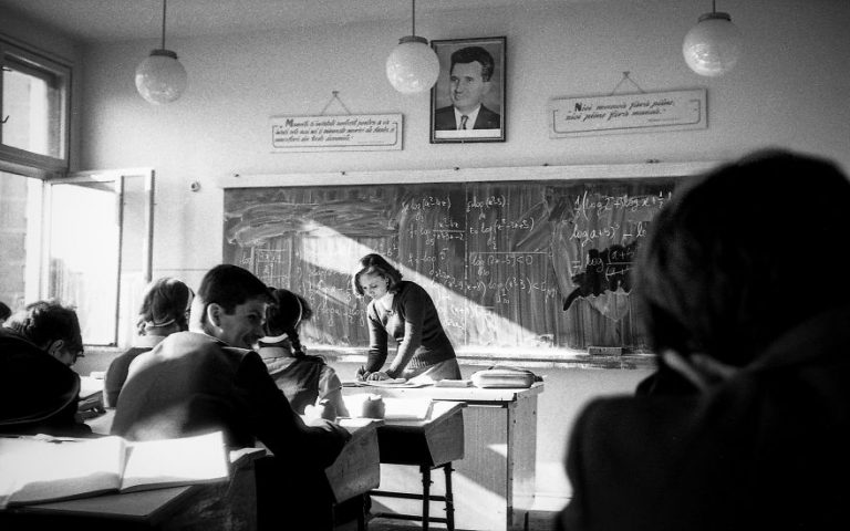 Viaţa unui român din perioada comunistă în fotografii – GALERIE FOTO ...