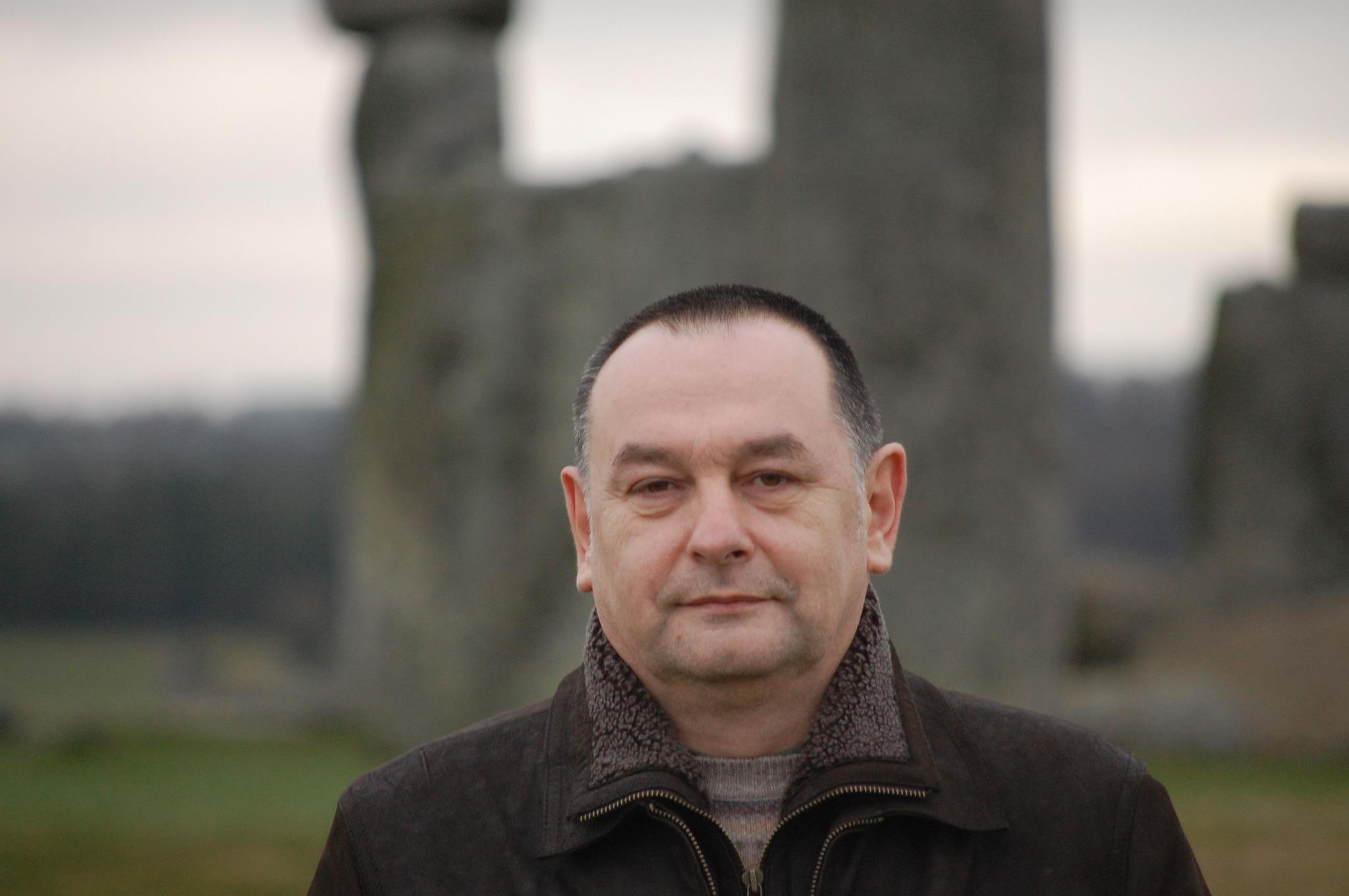 Primul scriitor român contemporan al cărui volum s-a vândut în peste 38 ...