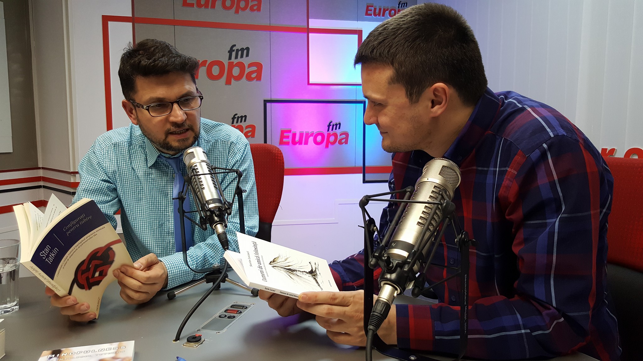 Oameni de milioane: poetul Sorin Lucaci – VIDEO : Europa FM Oameni de milioane: poetul Sorin Lucaci – VIDEO : Europa FM