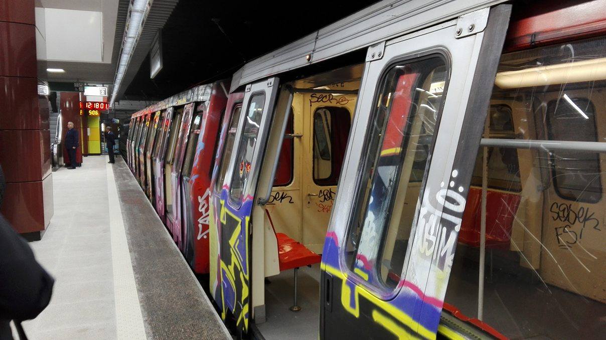 Tentativă de sinucidere la metrou, la Piața Unirii 1 : Europa FM