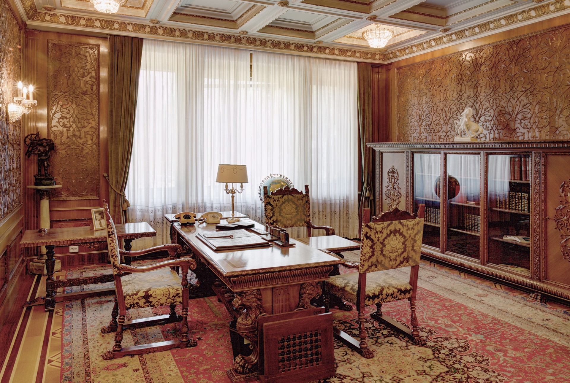 Palatul Primăverii, clădirea luxoasă în care a locuit familia Ceaușescu ...