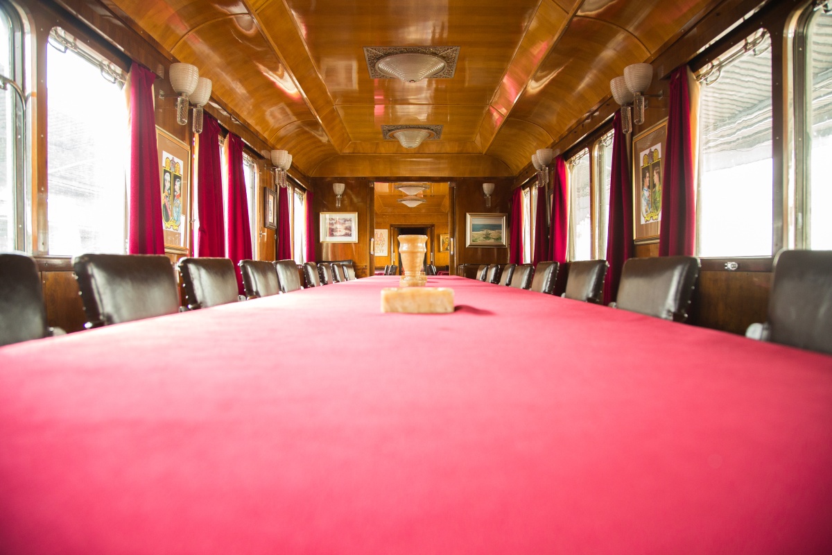 Cum arată în interior Trenul Regal – GALERIE FOTO : Europa FM
