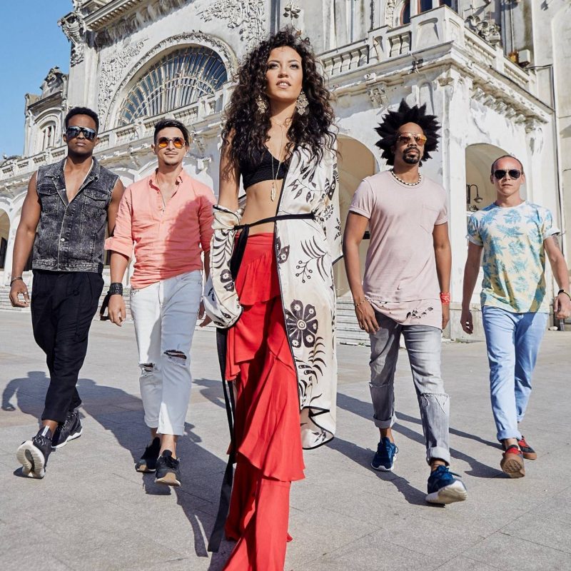 Mandinga lansează primul videoclip în noua formulă, cu solista Barbara ...