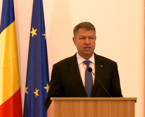 BRAȘOV: Klaus Iohannis- întâmpinat de un robot la Universitatea ...