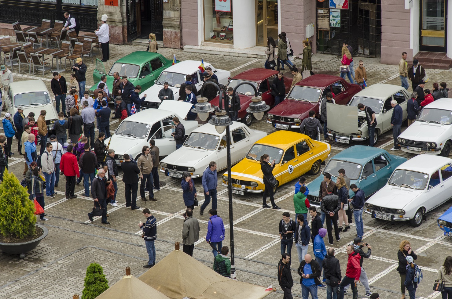 Dacia Estafette și Dacia 2000 pot fi văzute la Iași la o reuniune a ...