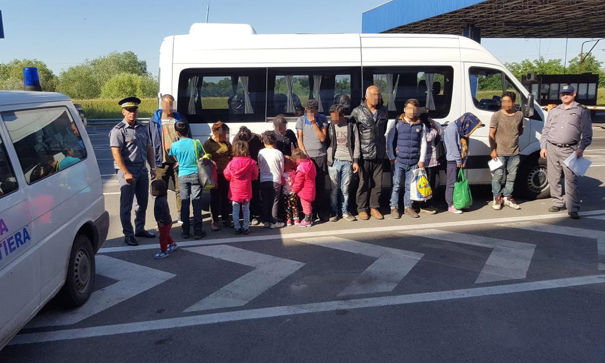 Alertă în județul Timiș/ Doi șoferi au spart un baraj al Poliției de ...