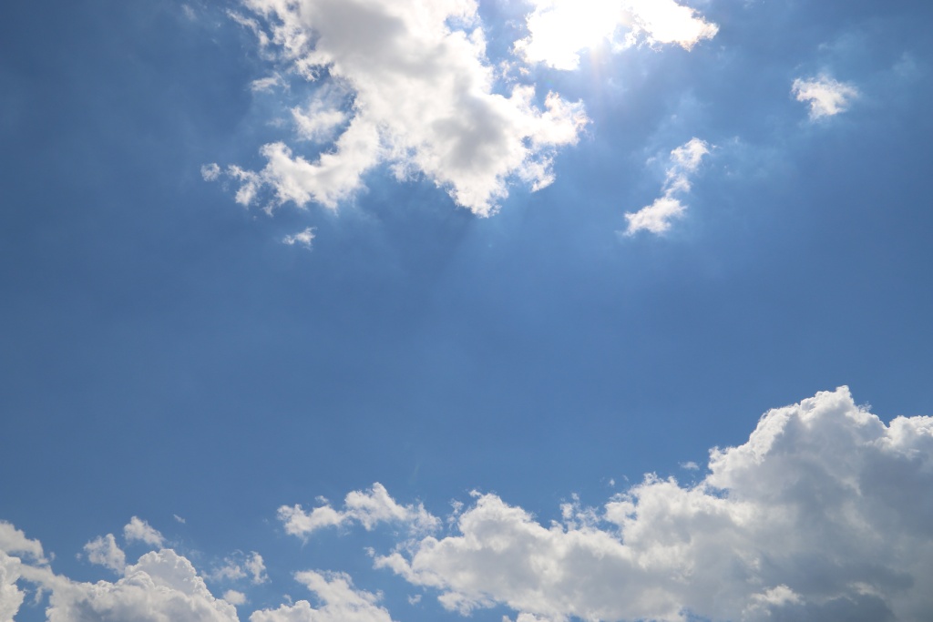 ANM: Temperaturi de până la 30 de grade, dar şi averse cu tunete şi ...