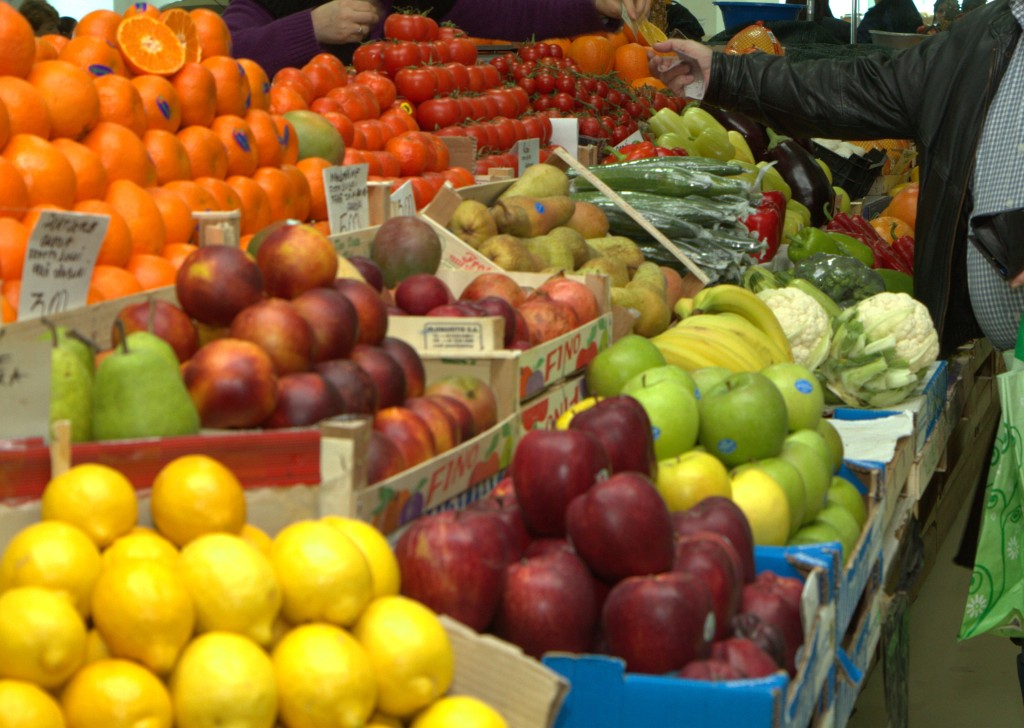 Cumpărături de legume la piață : Europa FM