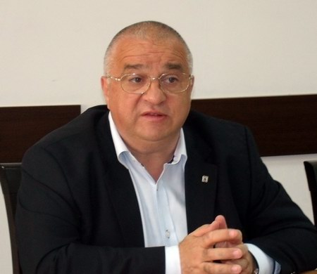 BIOGRAFIE: Felix Stroe, fost comandant de nave de război, conduce ...