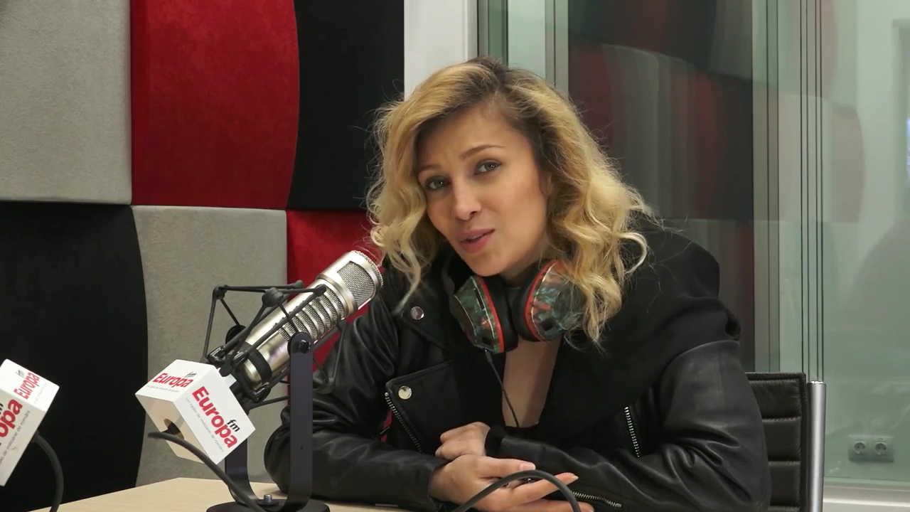 Lora: ”Cred că am învățat foarte multe de la motanii mei și învăț în ...