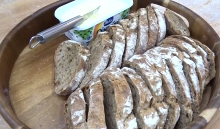 FINLANDA: A fost lansat un sortiment de pâine cu greieri zdrobiți ...