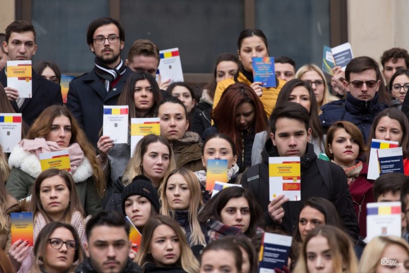 Protestul mut al studenților de la Facultatea de Drept, împotriva ...