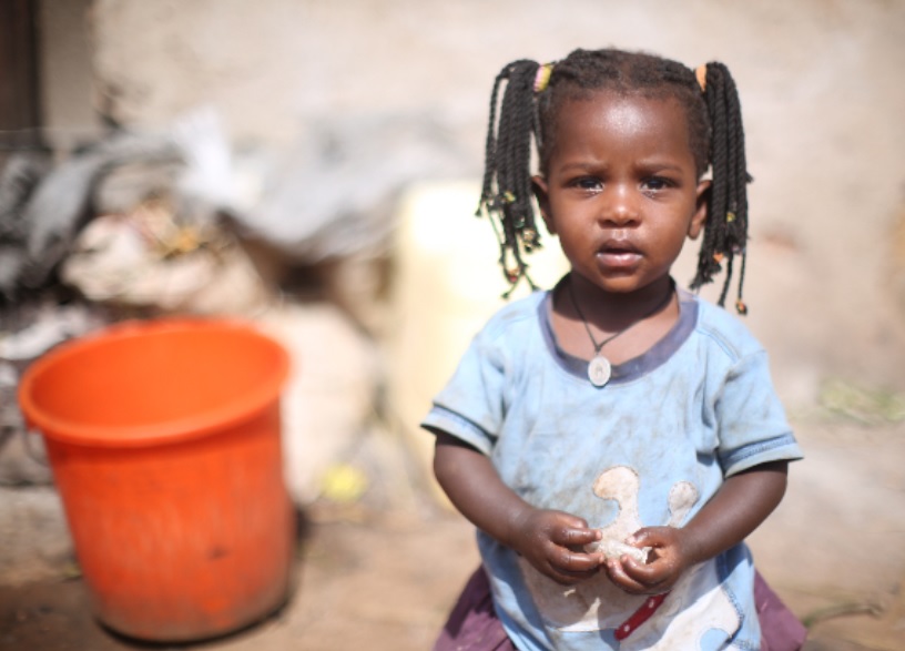 6 ianuarie, ziua mondială a orfanilor de război : Europa FM