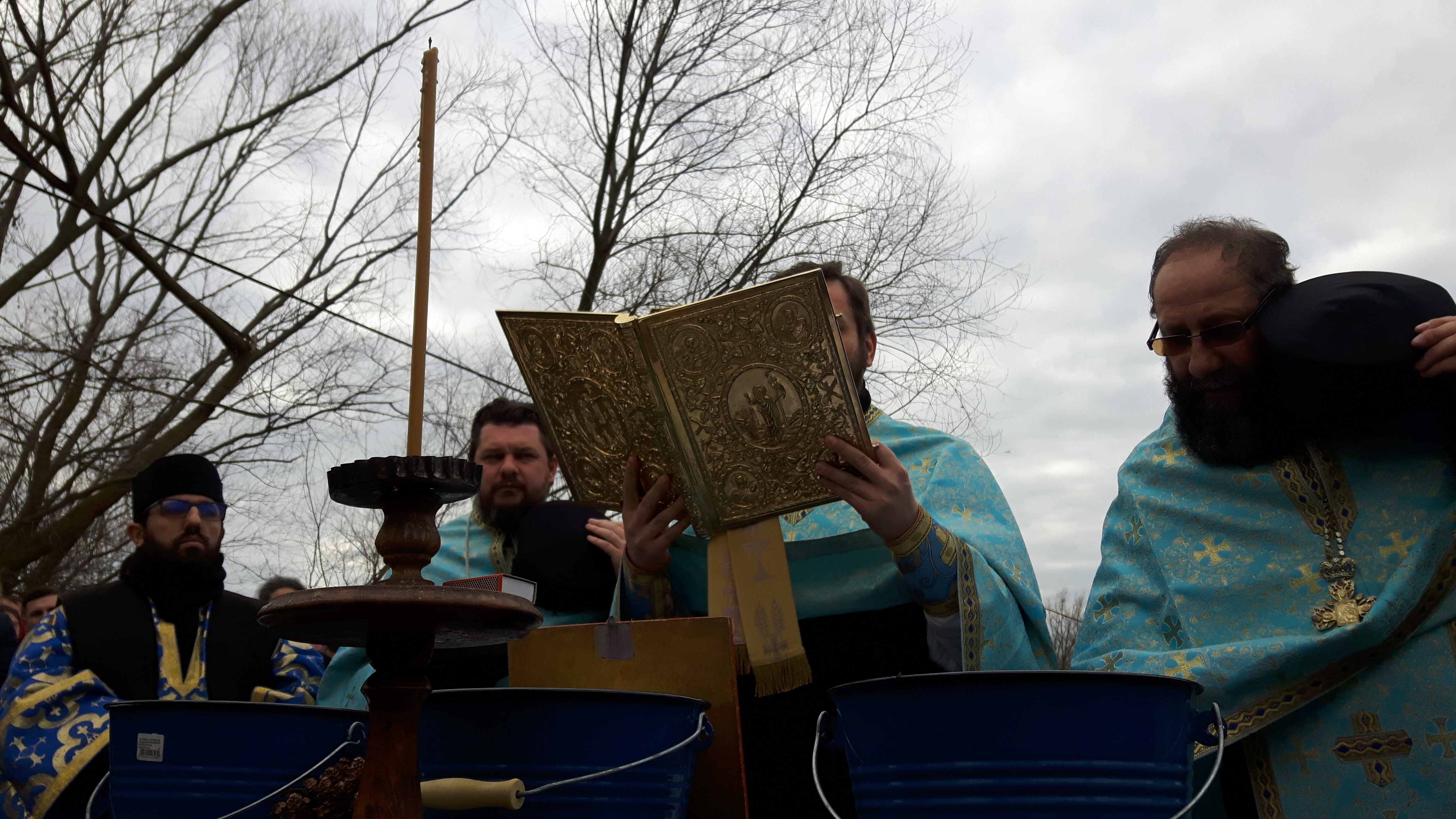 IAȘI: Un preot și un dascăl, confirmați cu COVID-19. Cei 2 ar fi intrat ...