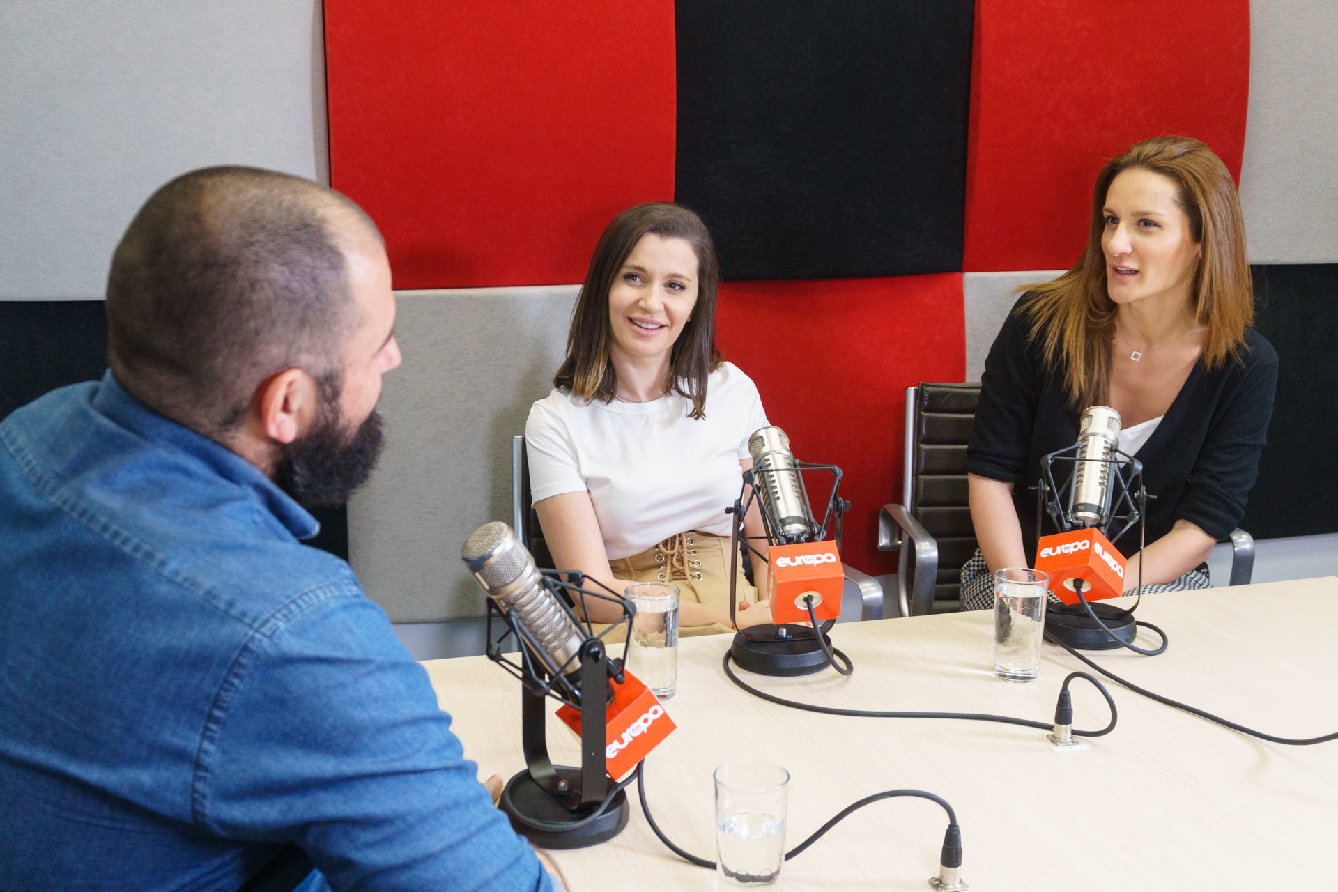 Oana şi Adriana Toma, la Medium Rare cu Adi Hadean – VIDEO : Europa FM