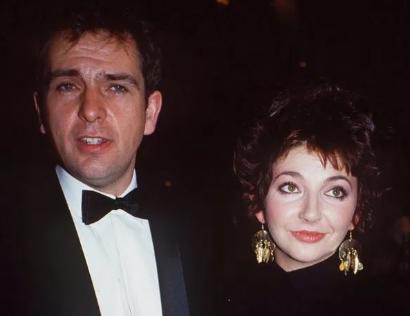 Peter Gabriel & Kate Bush – Don’t Give Up : Europa FM