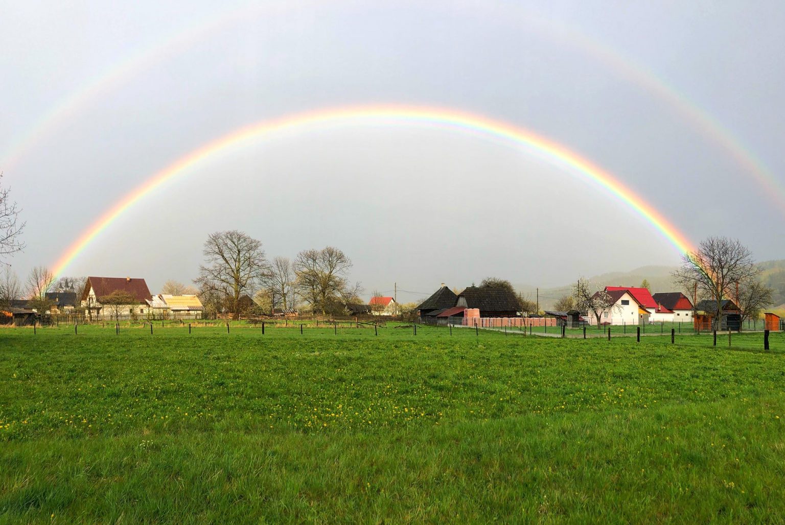 Curcubeu dublu, surprins la Straja : Europa FM