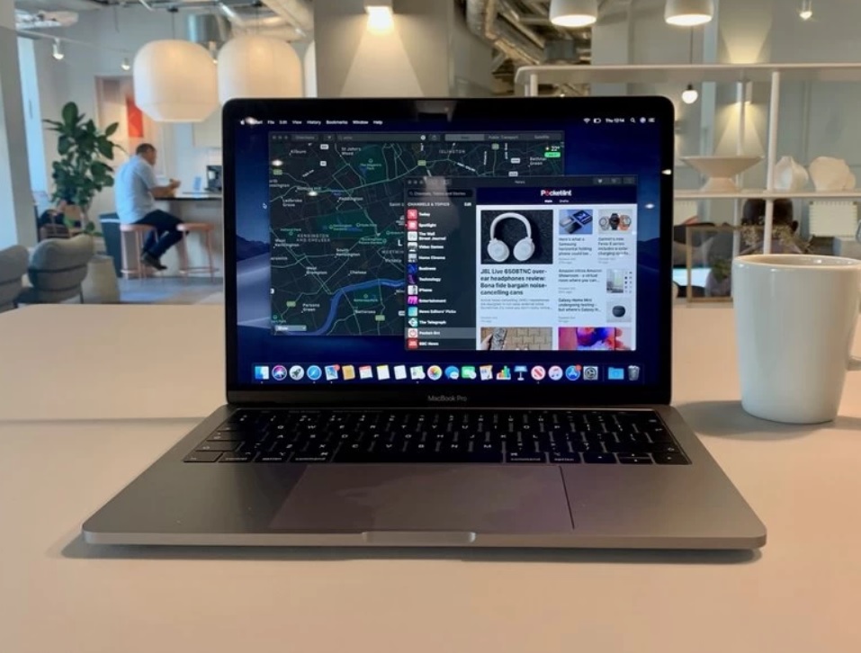 Apple a prezentat o nouă versiune a laptopului MacBook Pro : Europa FM
