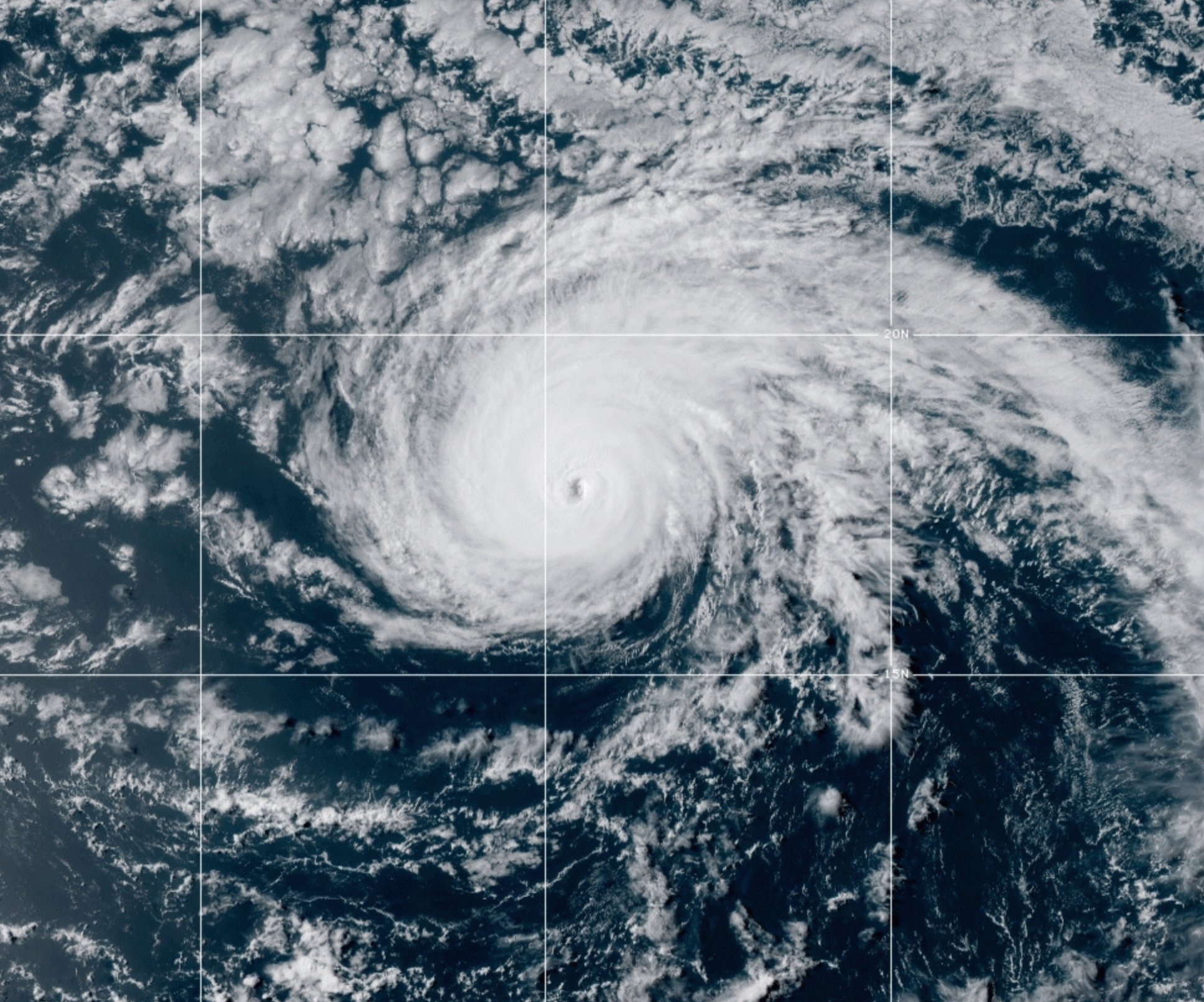 Alertă în Pacific. Uraganul Douglas, de categoria a 3-a, se îndreaptă ...