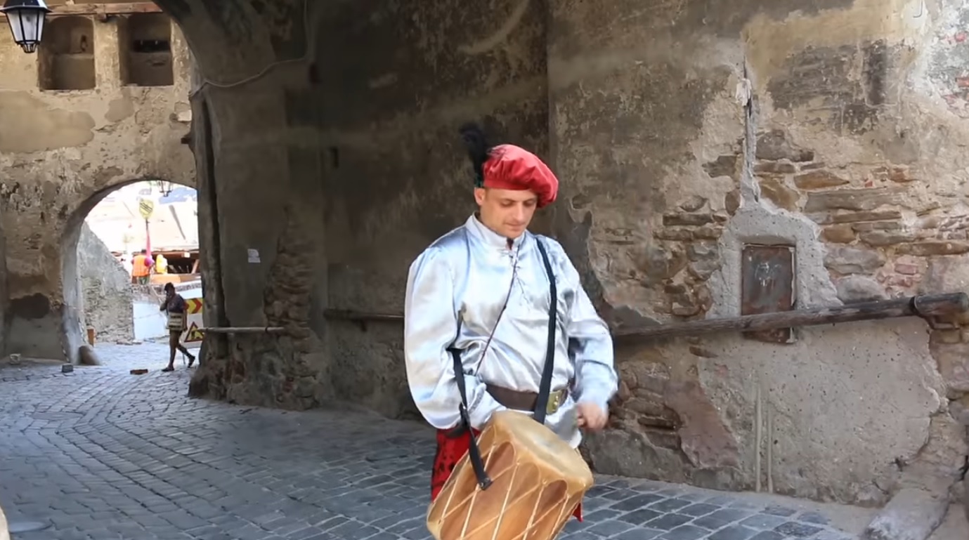 SIGHIȘOARA: Toboșarul s-a întors în cetate | AUDIO : Europa FM