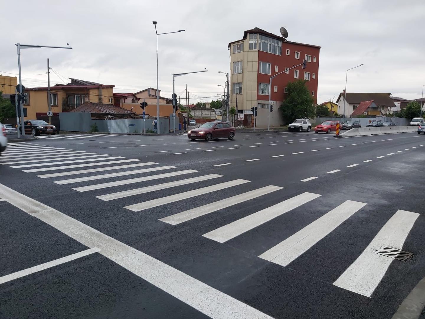 Deșteptarea: Un bistrițean și-a făcut singur trecere de pietoni | VIDEO ...
