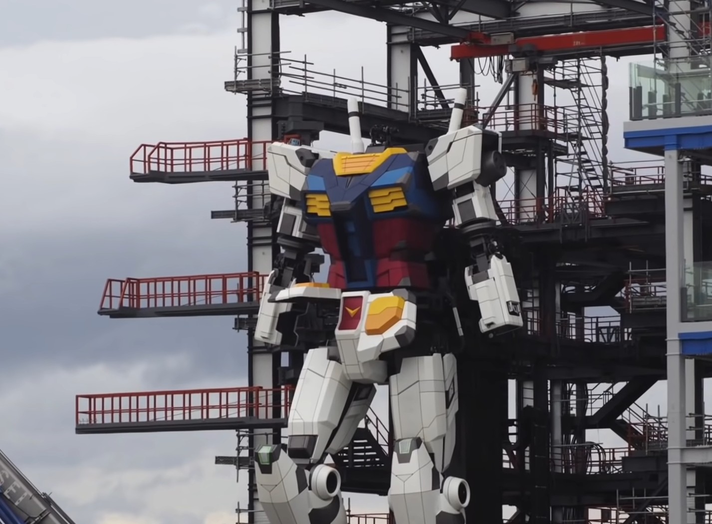 Un robot uriaș, inspirat de „Mobile Suit Gundam”, testat cu succes ...