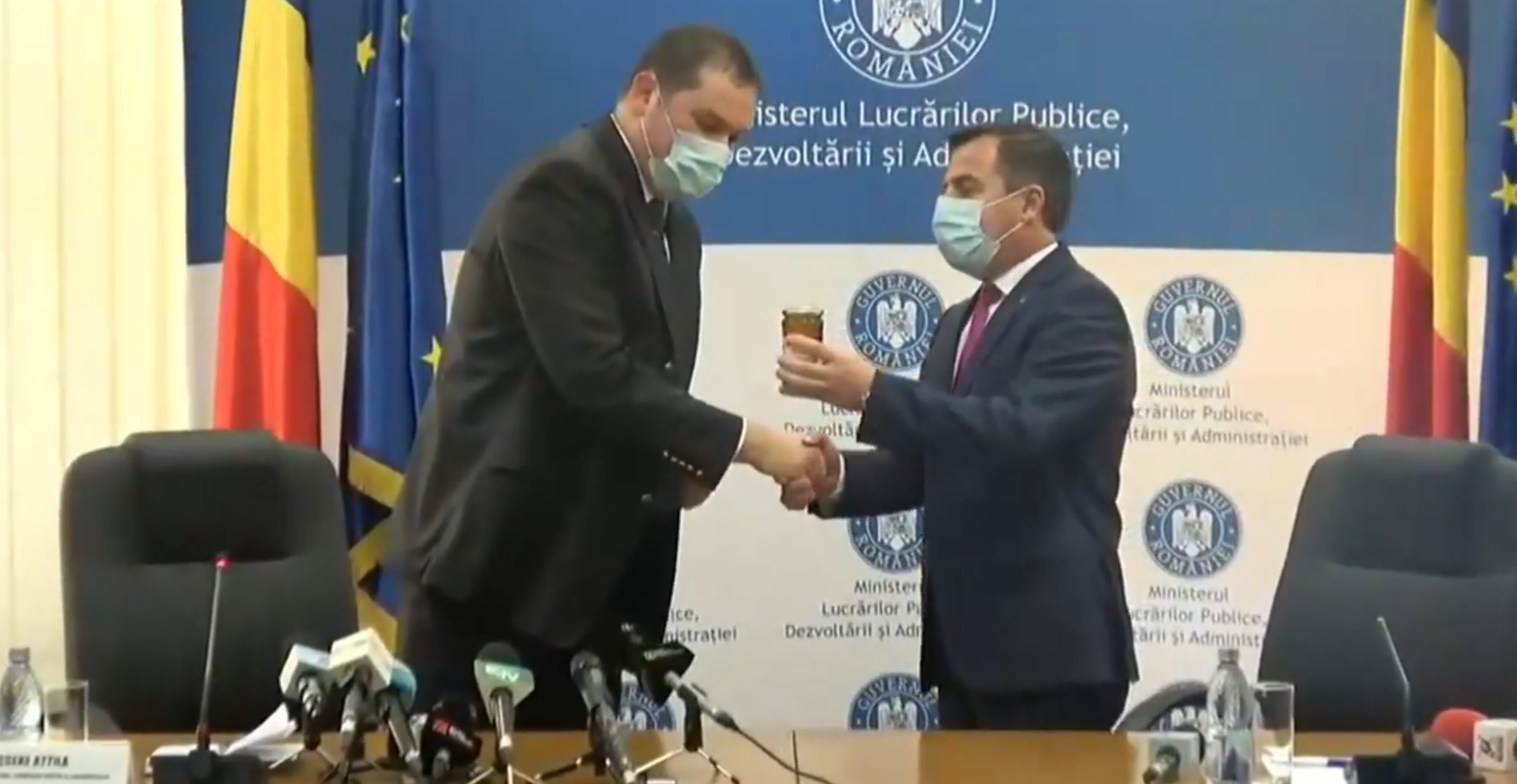 Cseke Attila și-a preluat mandatul la Ministerul Dezvoltării | AUDIO ... Cseke Attila și-a preluat mandatul la Ministerul Dezvoltării | AUDIO ...